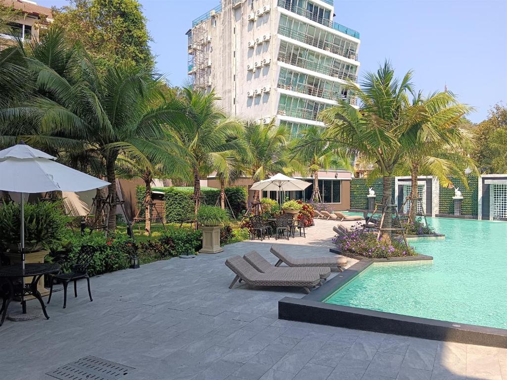 Arcadia Center Suites | Hotels Chon Buri